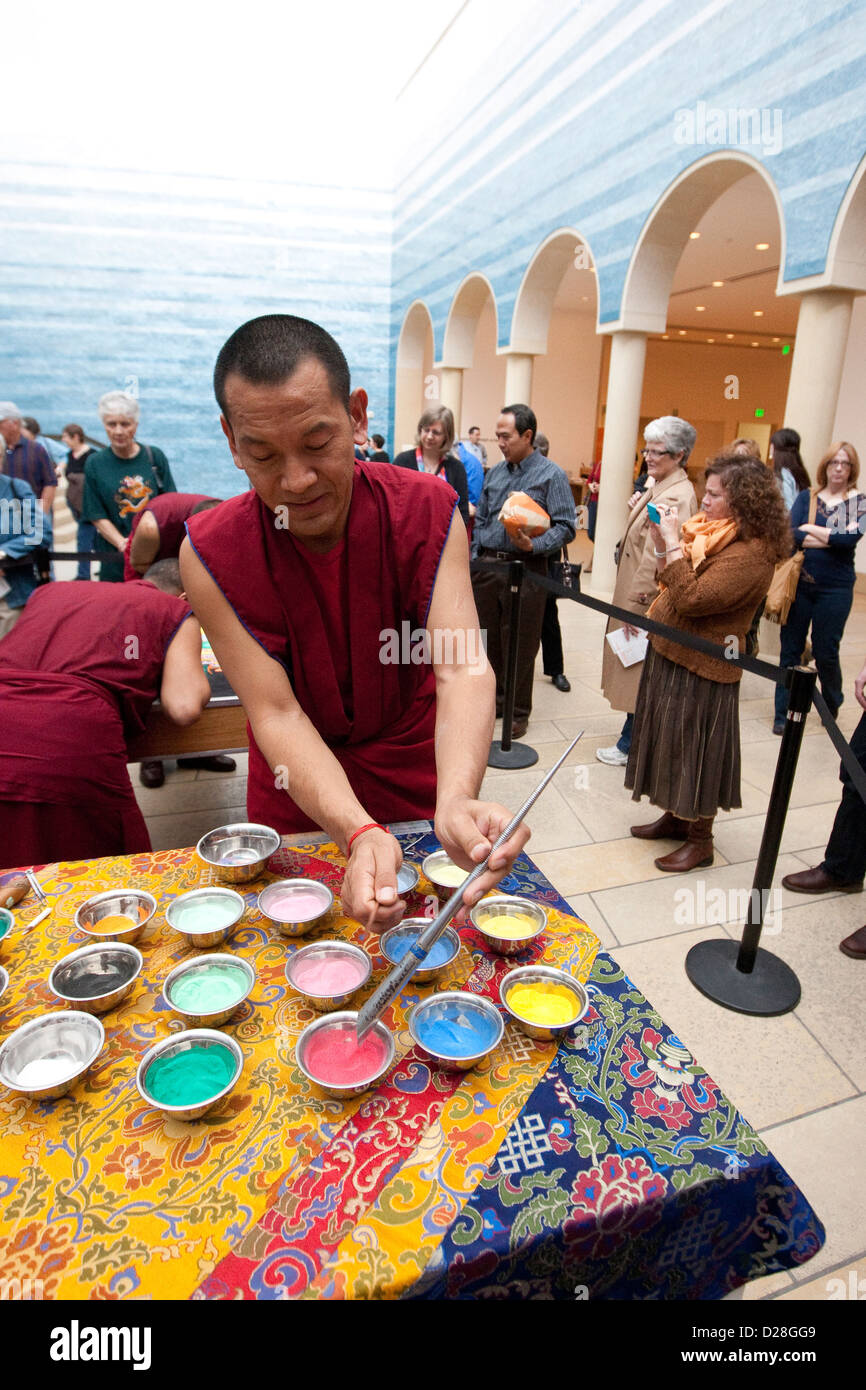 Tibetan buddhist monks from the drepung loseling monastery hi-res stock ...