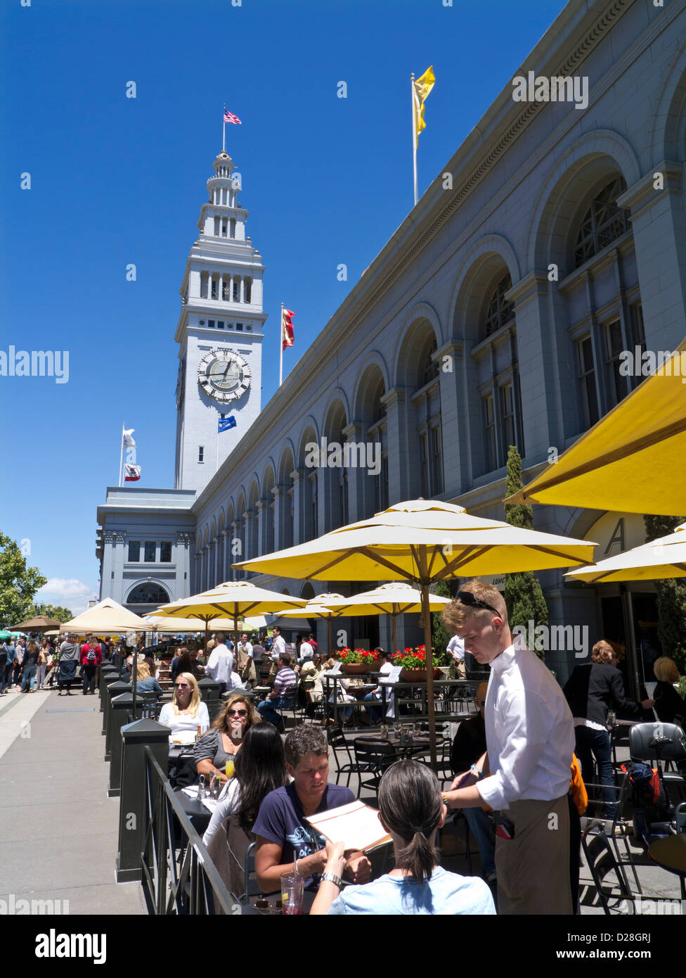 THE FERRY PLAZA FARMERS MARKET Embarcadero alfresco summer dining at ...