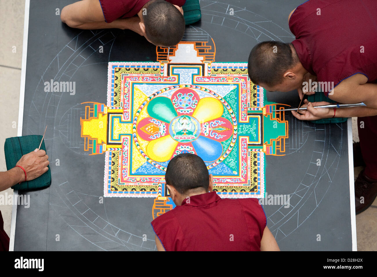 Tibetan buddhist monks from the drepung loseling monastery hi-res stock ...