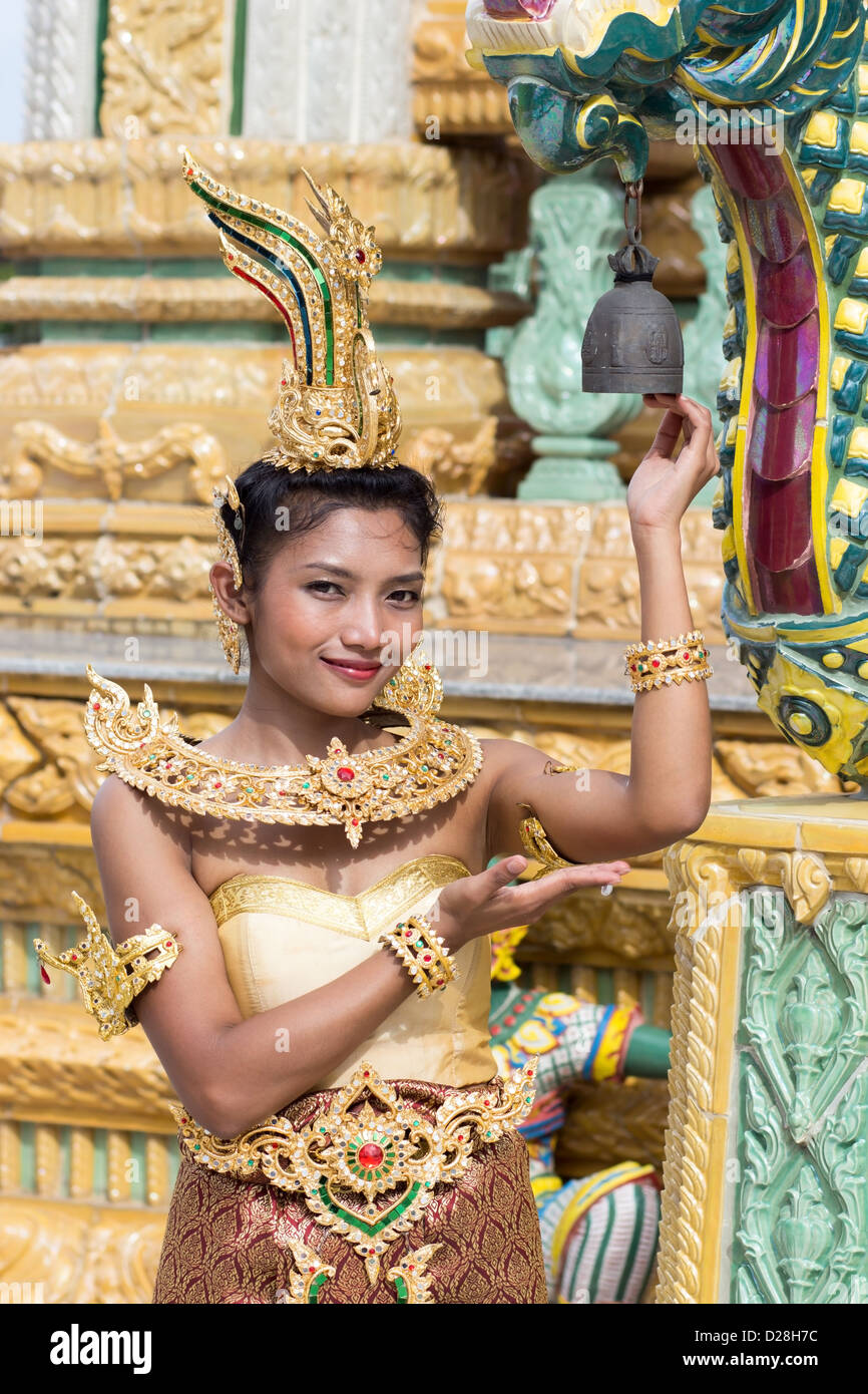 Dancers of the traditional Thai style Stock Photo - Alamy