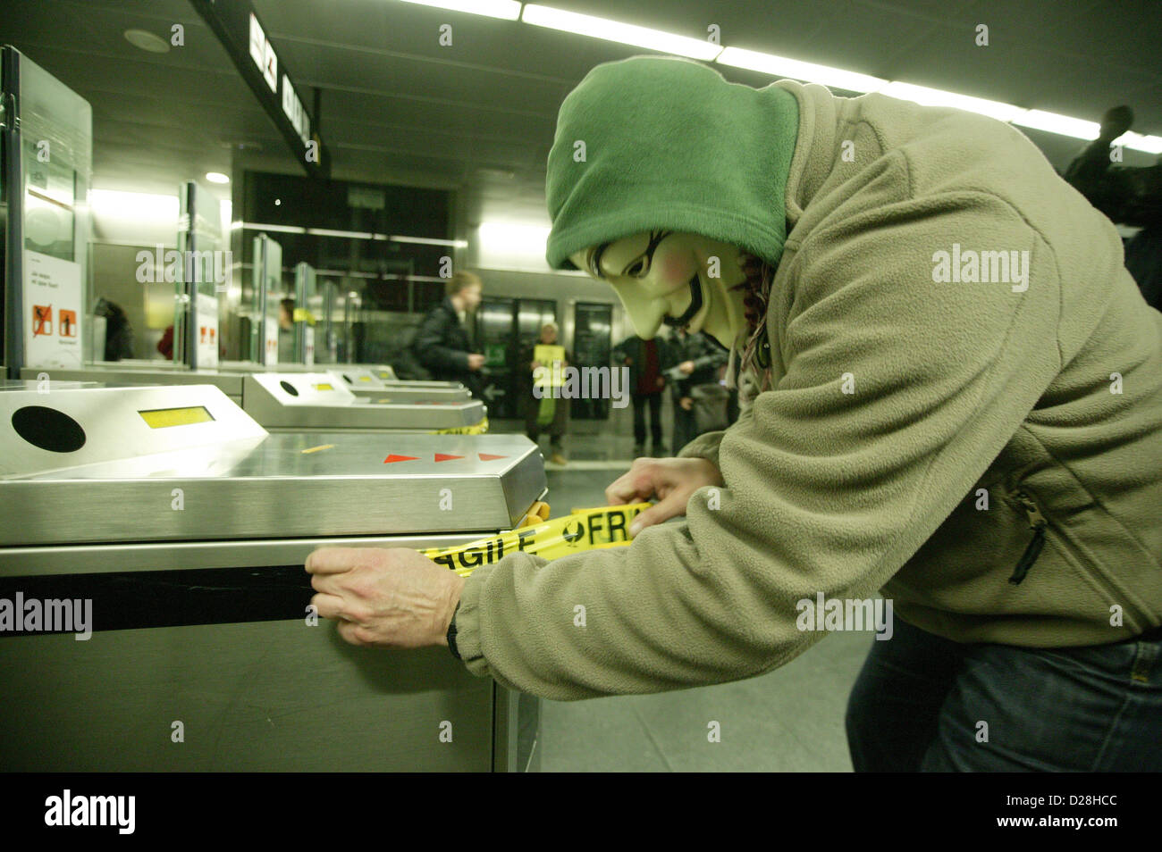 Barcelona, Spain. 16th January 2013. Massive subway sneaking to protest ...