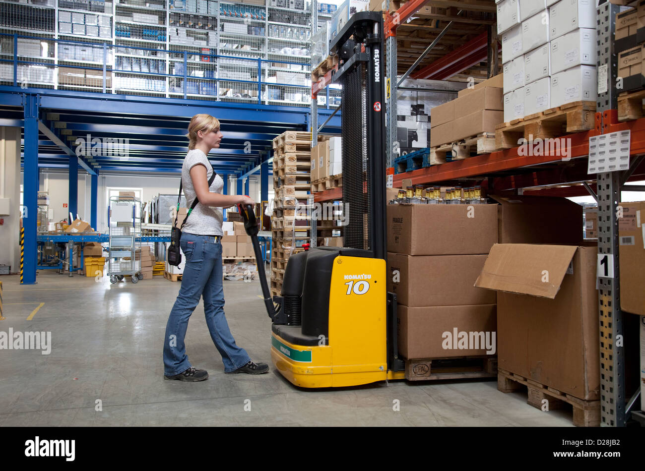 Logistics specialist hi-res stock photography and images - Alamy