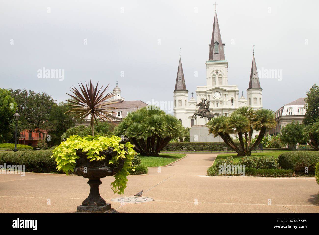 LA, New Orleans, French Quarter, Jackson Square, St. Louis Cathedral ...