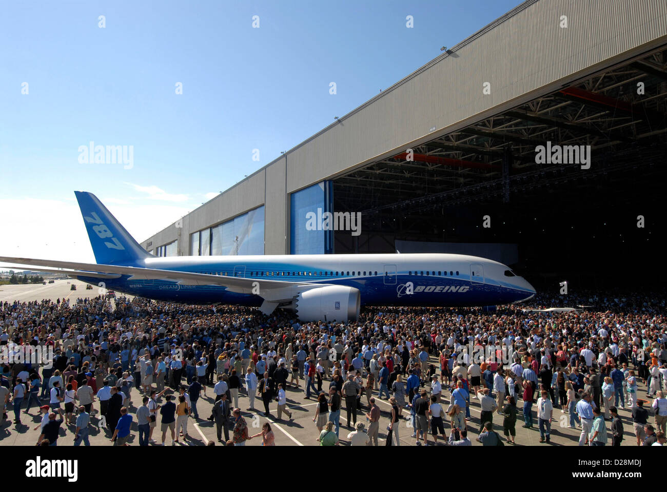 Boeing 787 dreamliner assembly hi-res stock photography and images - Alamy
