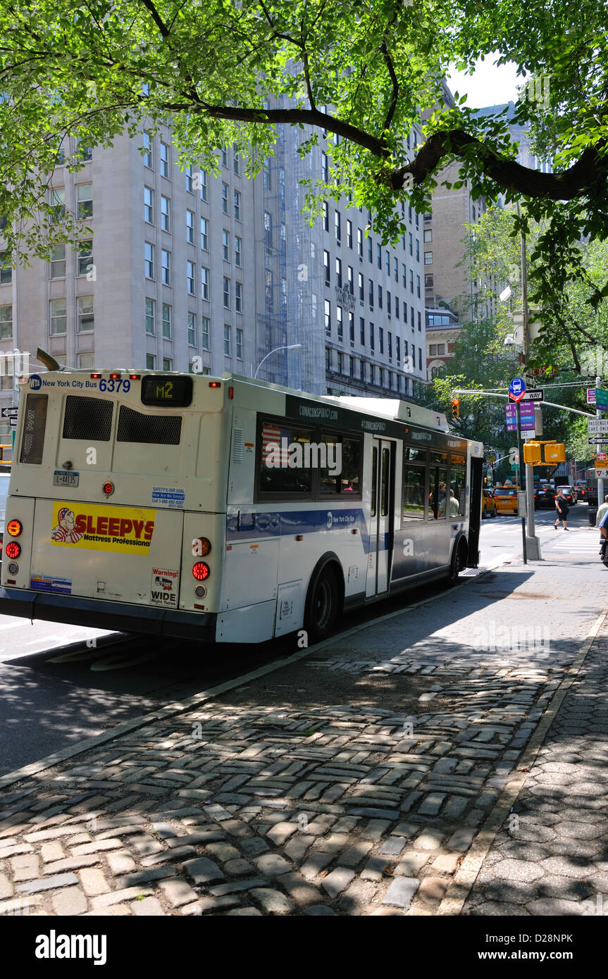Bus stop on Fifth Avenue, New York City, USA Stock Photo - Alamy