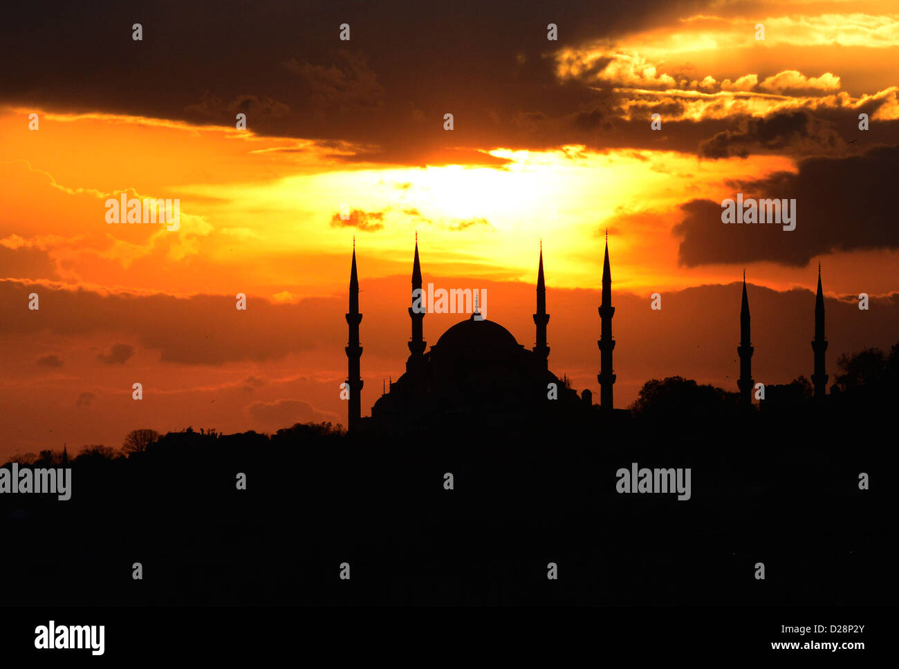 Sunset over the Blue Mosque in Istanbul Stock Photo - Alamy