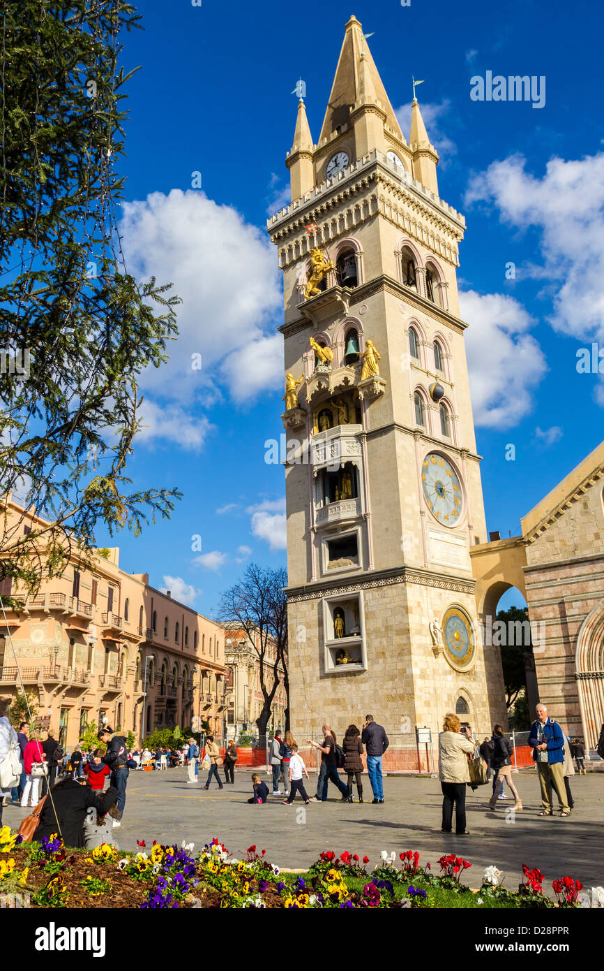 Messina plaza hi-res stock photography and images - Alamy
