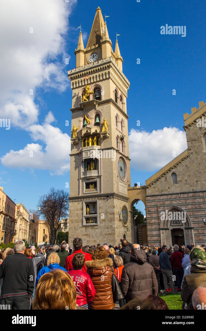 Messina plaza hi-res stock photography and images - Alamy