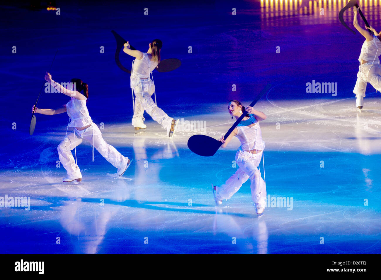 Figure skating pair hi-res stock photography and images - Alamy