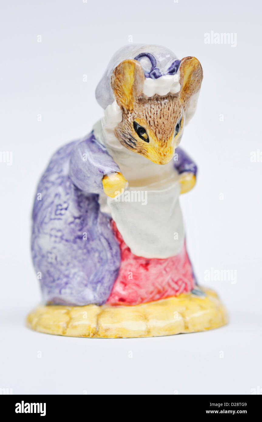 "Lady mouse made a curtsy" - Beatrix Potter Royal Doulton figurine ...