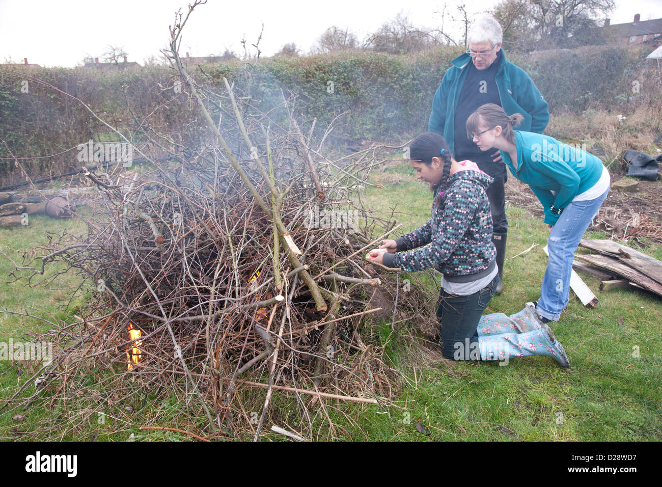 Lighting a bonfire on an allotment Stock Photo - Alamy