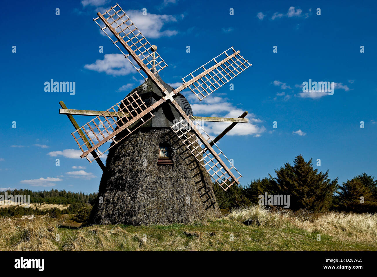 Heather thatching hi-res stock photography and images - Alamy