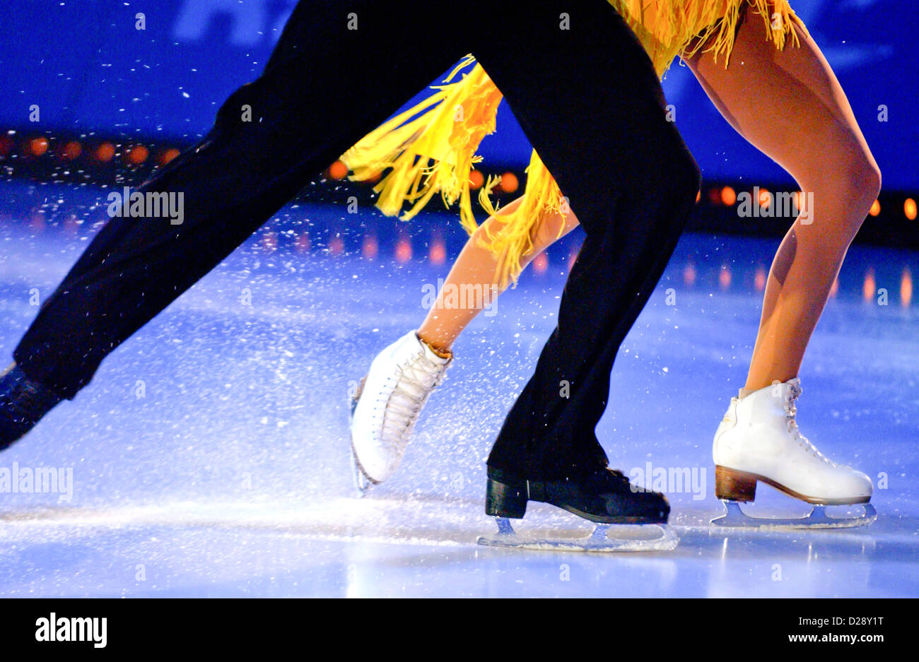 Figure skating pair hi-res stock photography and images - Alamy
