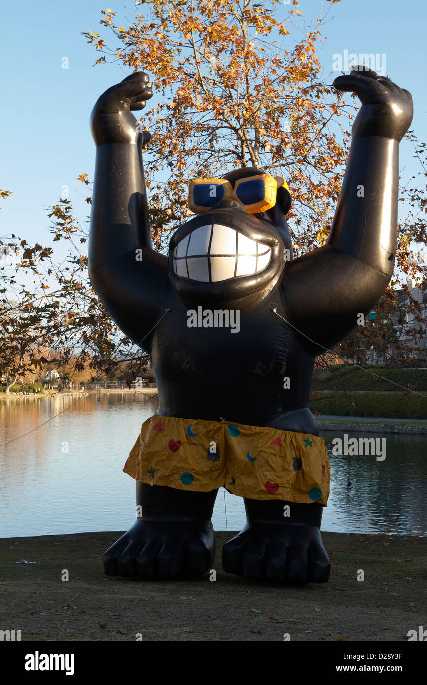 Inflatable gorilla hi-res stock photography and images - Alamy