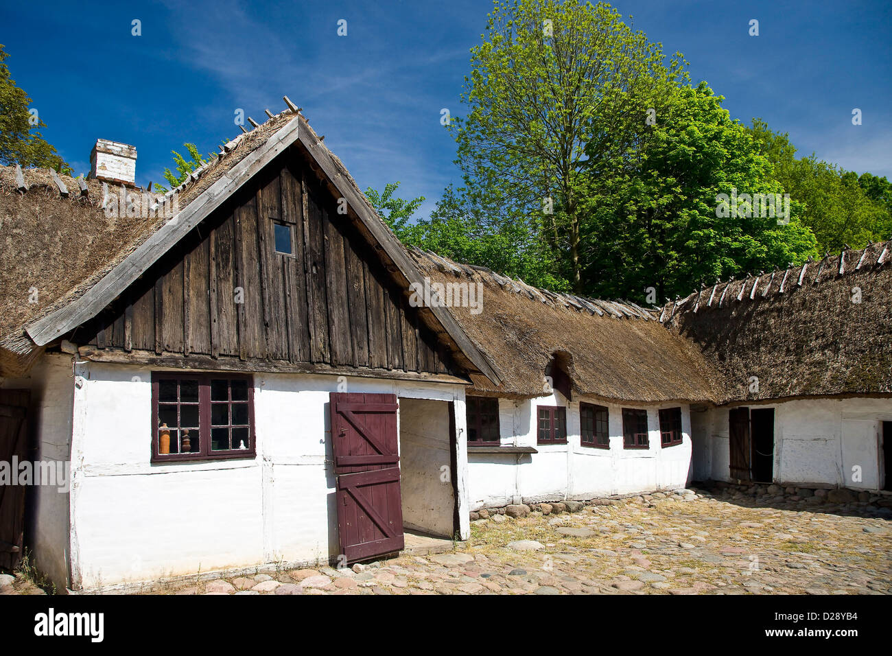 Ramshackle hi-res stock photography and images - Alamy