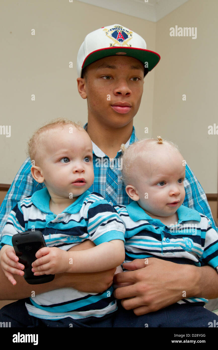 Twin brother sister teen hi-res stock photography and images - Alamy