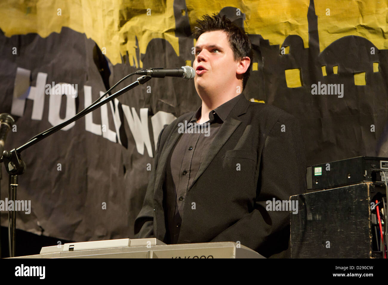 Disabled singer hi-res stock photography and images - Alamy