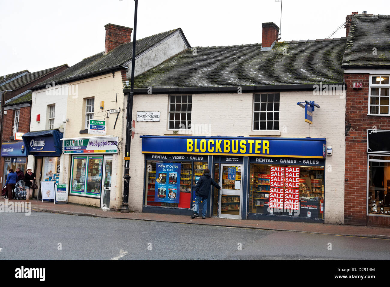 Closed blockbuster store hi-res stock photography and images - Alamy