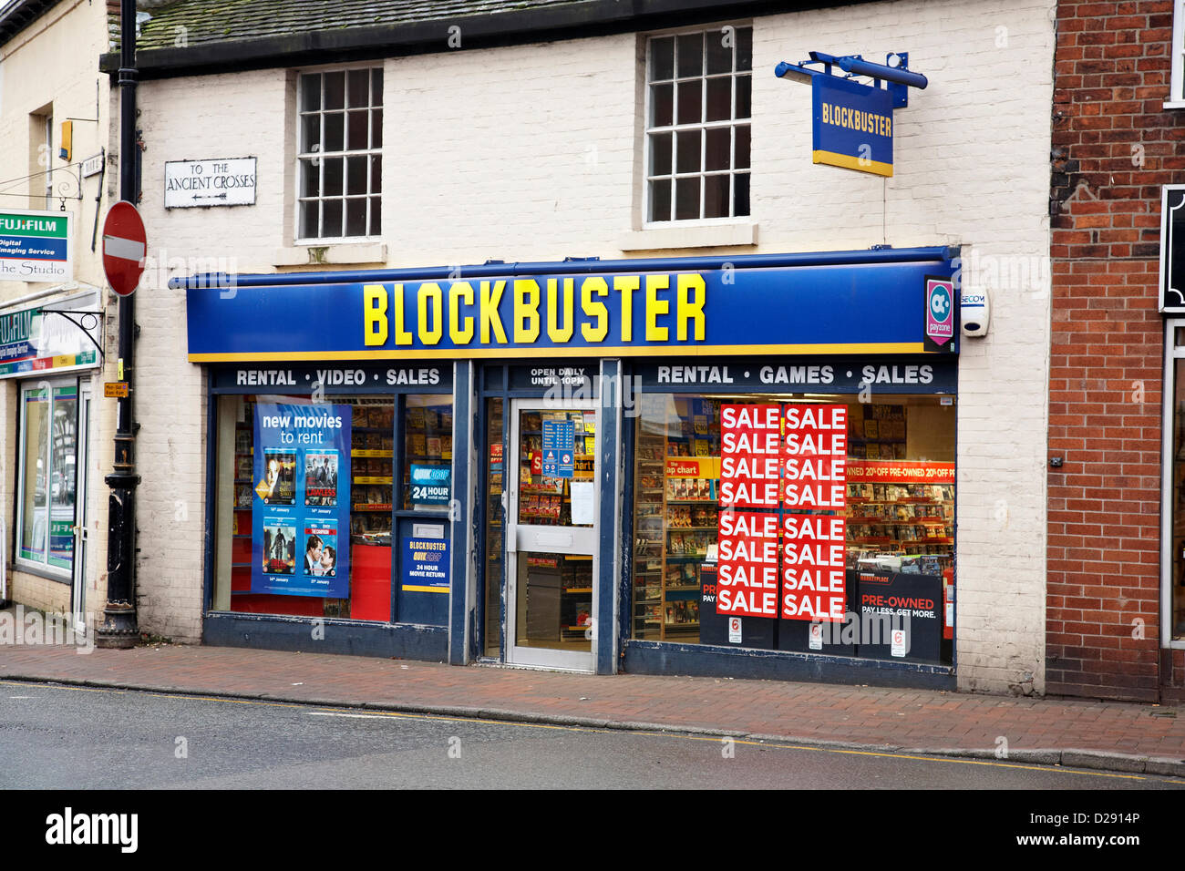 Sandbach, Cheshire, UK. 17th January 2013. Closed Blockbuster store in ...
