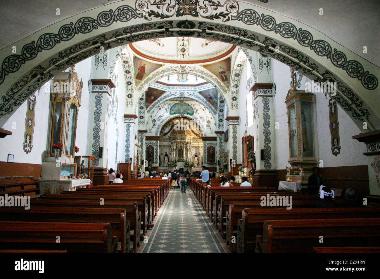 White cathedral interior hi-res stock photography and images - Alamy