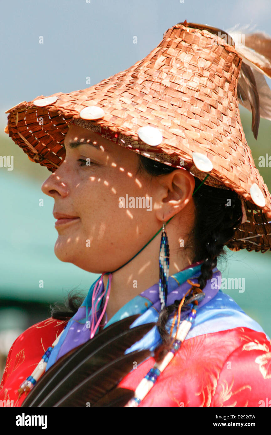 Squamish first nations dancing in pow wow west hi-res stock photography ...