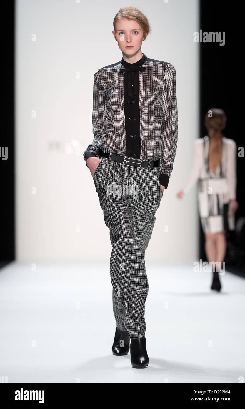 Lange model hi-res stock photography and images - Alamy