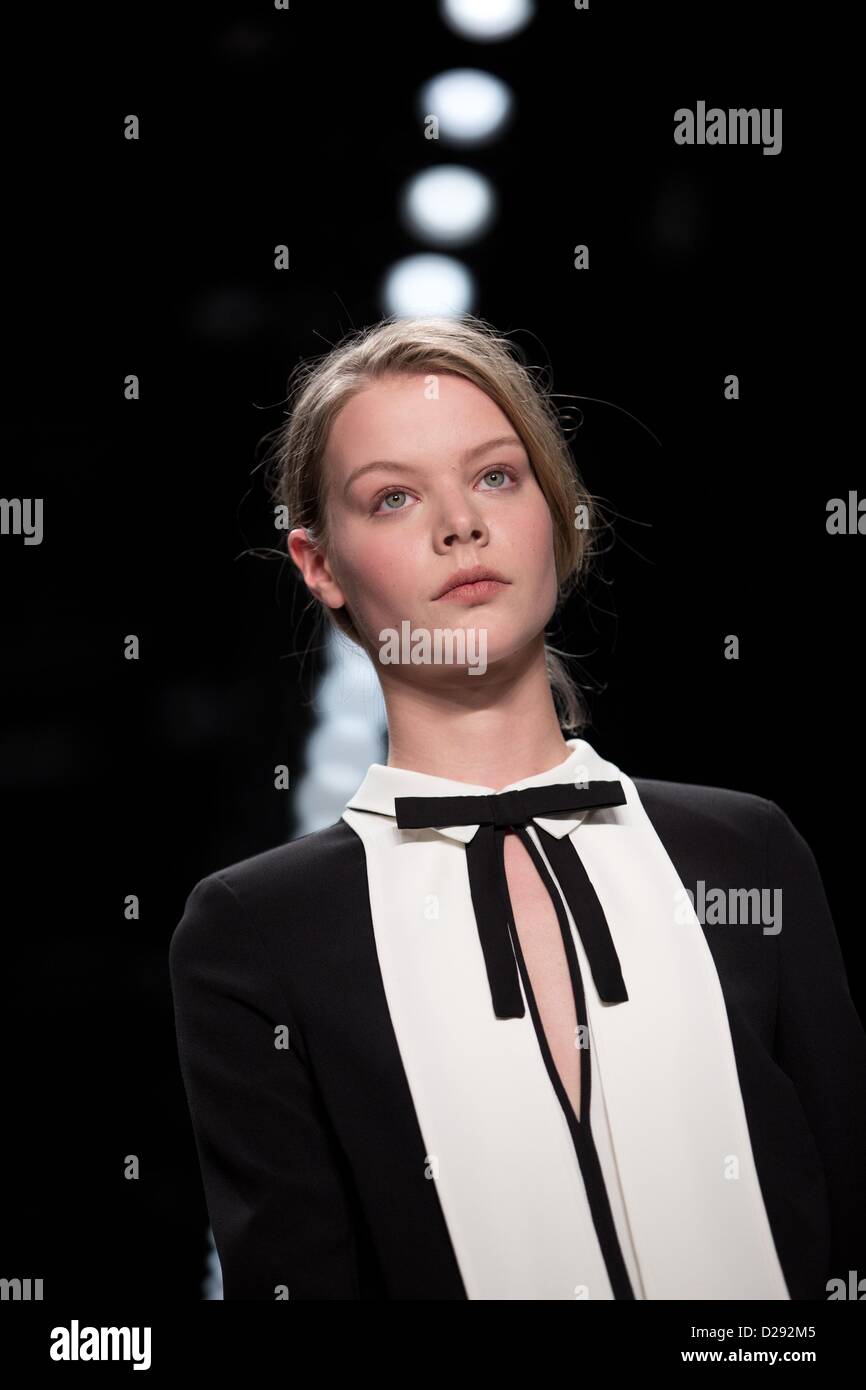Lange model hi-res stock photography and images - Alamy