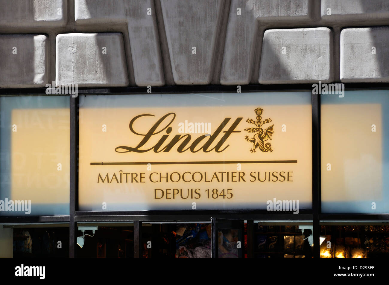 Lindt chocolate store new york hi-res stock photography and images - Alamy