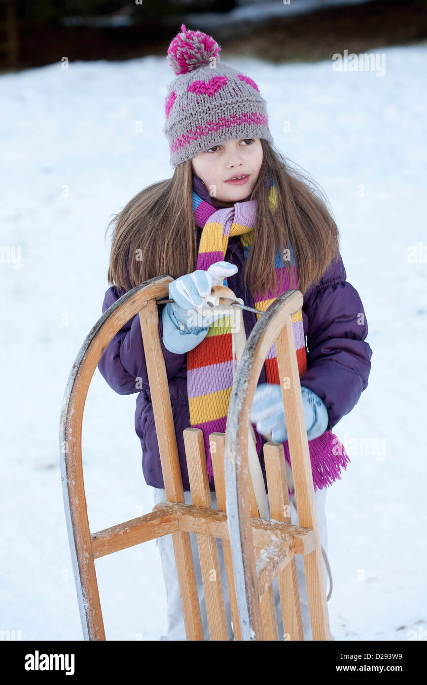 Girls with sleds hi-res stock photography and images - Alamy