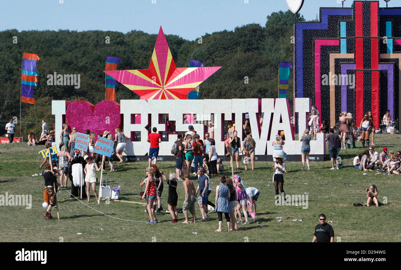 the bestival sign with crowds at bestival festival, isle of white, uk ...