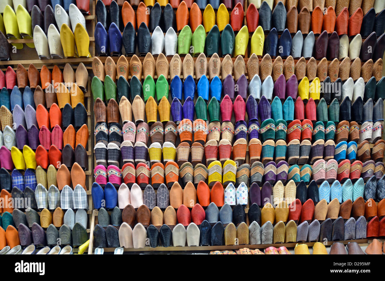 Colourful leather slippers in the souk, Morocco Stock Photo - Alamy