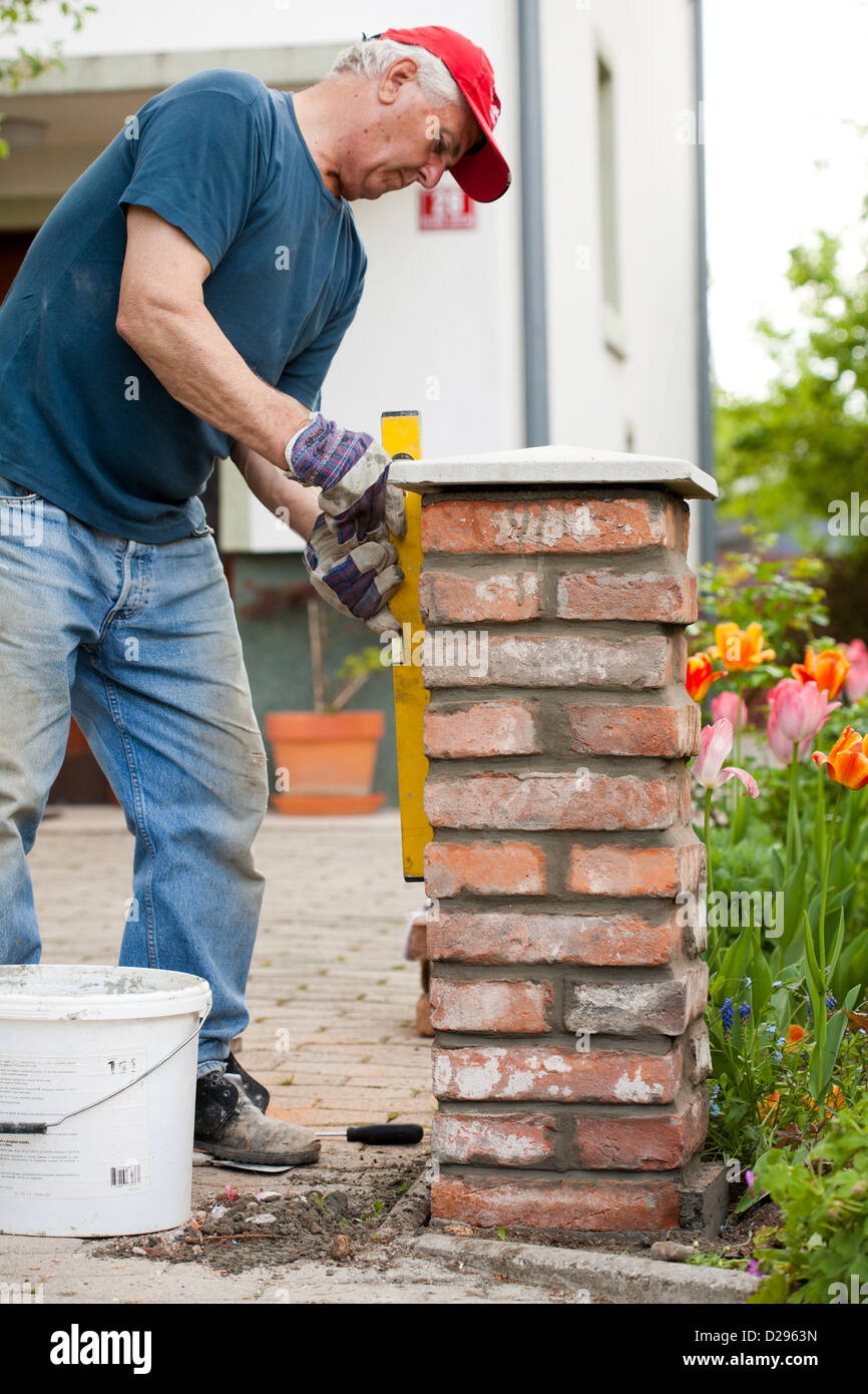 Building a brick pillar Stock Photo - Alamy