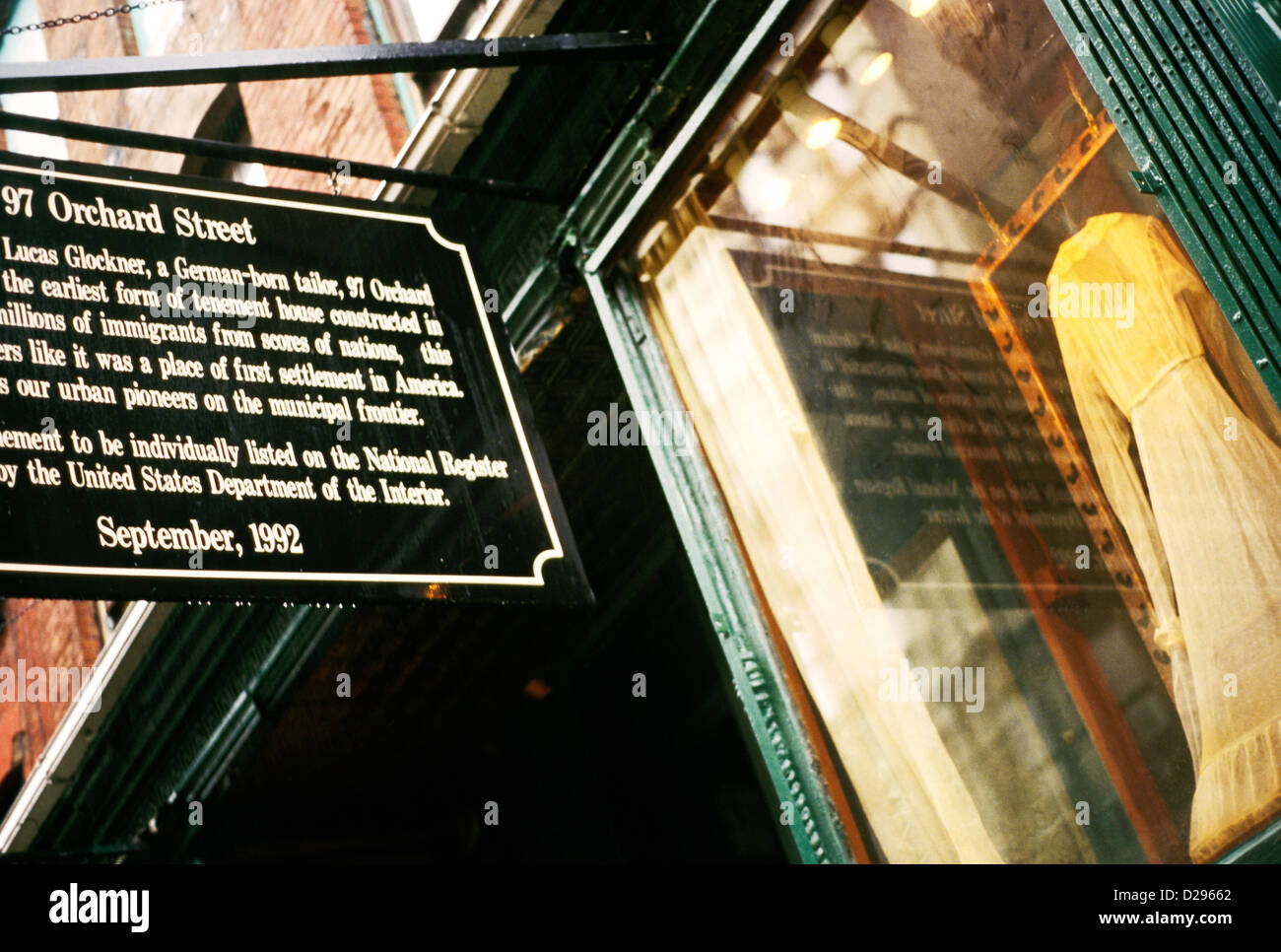 Tenement new york hi-res stock photography and images - Alamy