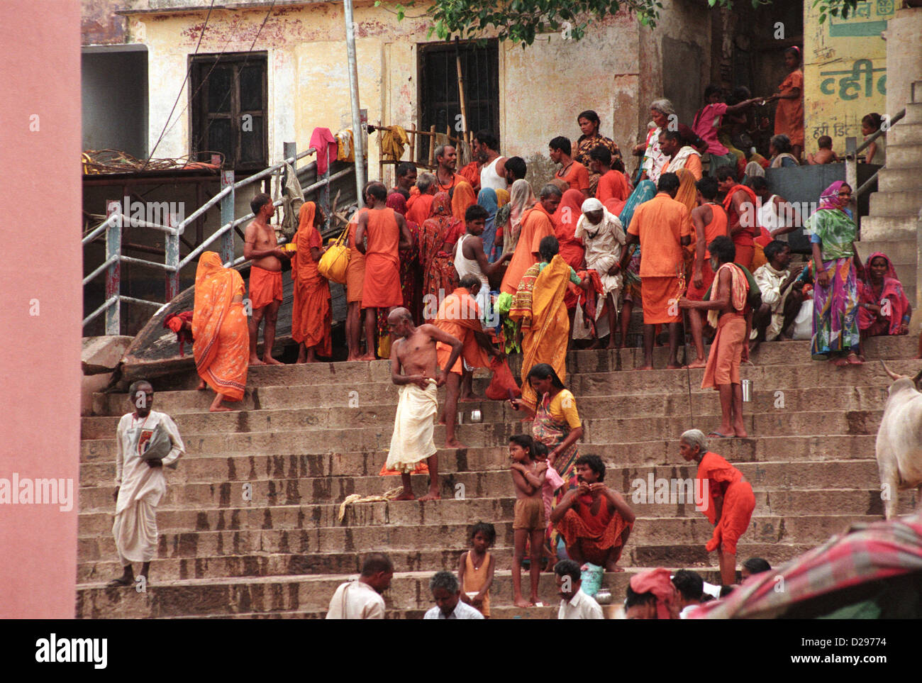 India people on stairs leading to ganges river hi-res stock photography ...