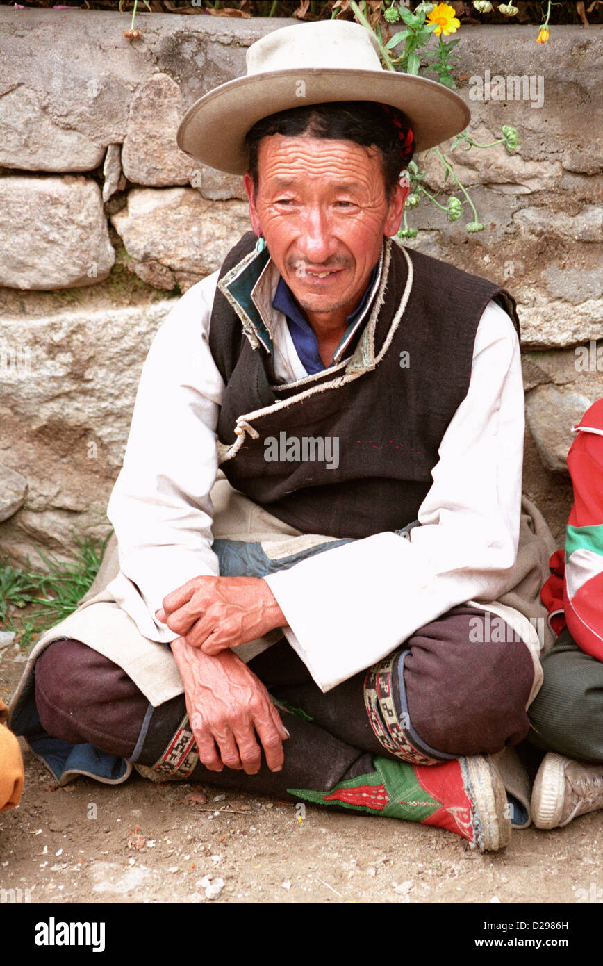 Tibet Portrait Tibetan Man In Traditional Costume High Resolution Stock ...