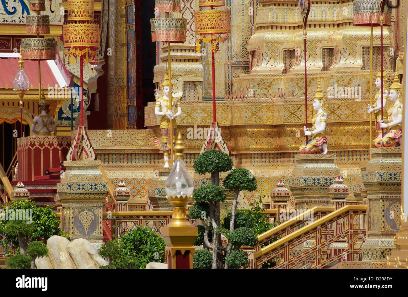 Hrh symbol hi-res stock photography and images - Alamy