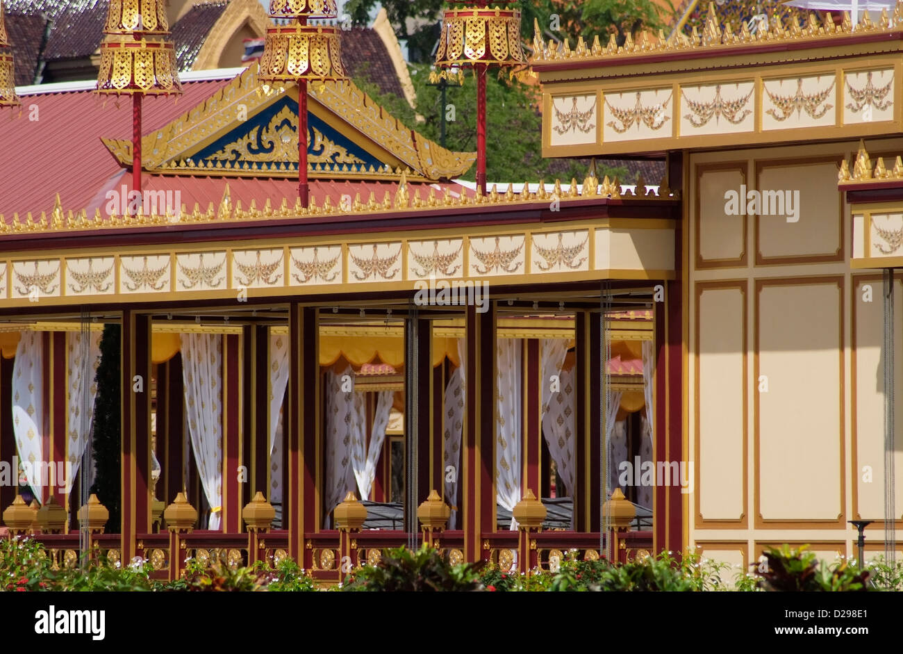 Hrh symbol hi-res stock photography and images - Alamy