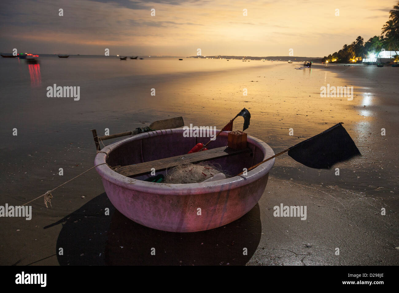 Vietnam, Mui Ne, Mui Ne Beach, Coracle Fishing Boat Stock Photo - Alamy
