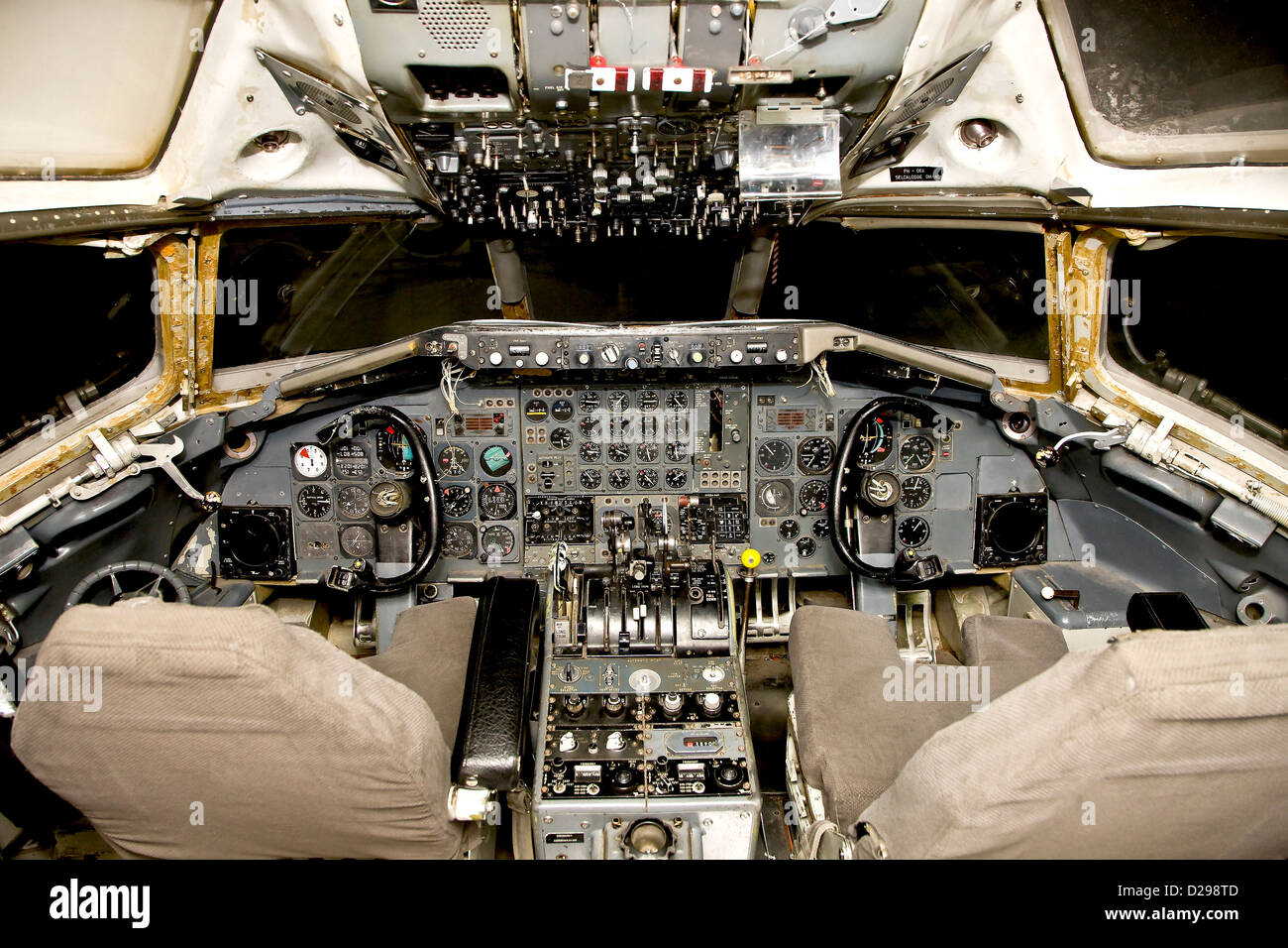 Old Aircraft cockpit Stock Photo - Alamy