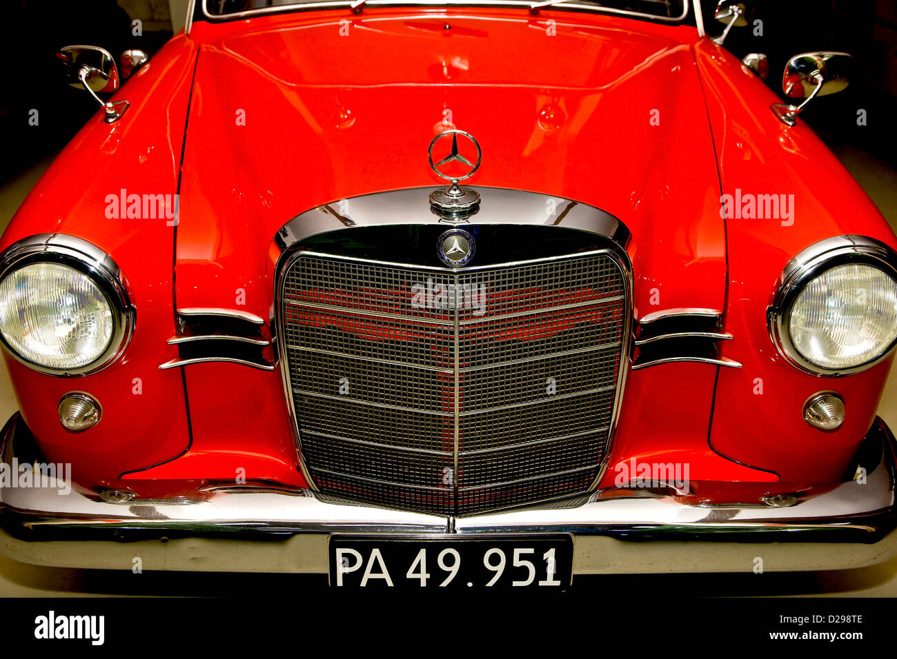 Mercedes bonnet hi-res stock photography and images - Alamy