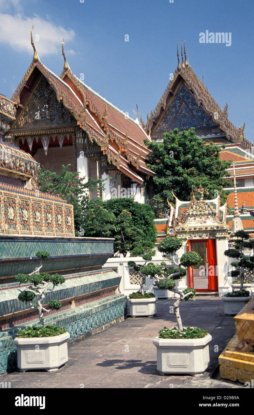 Thailand. Bangkok. Wat Po. Traditional Architecture Stock Photo - Alamy