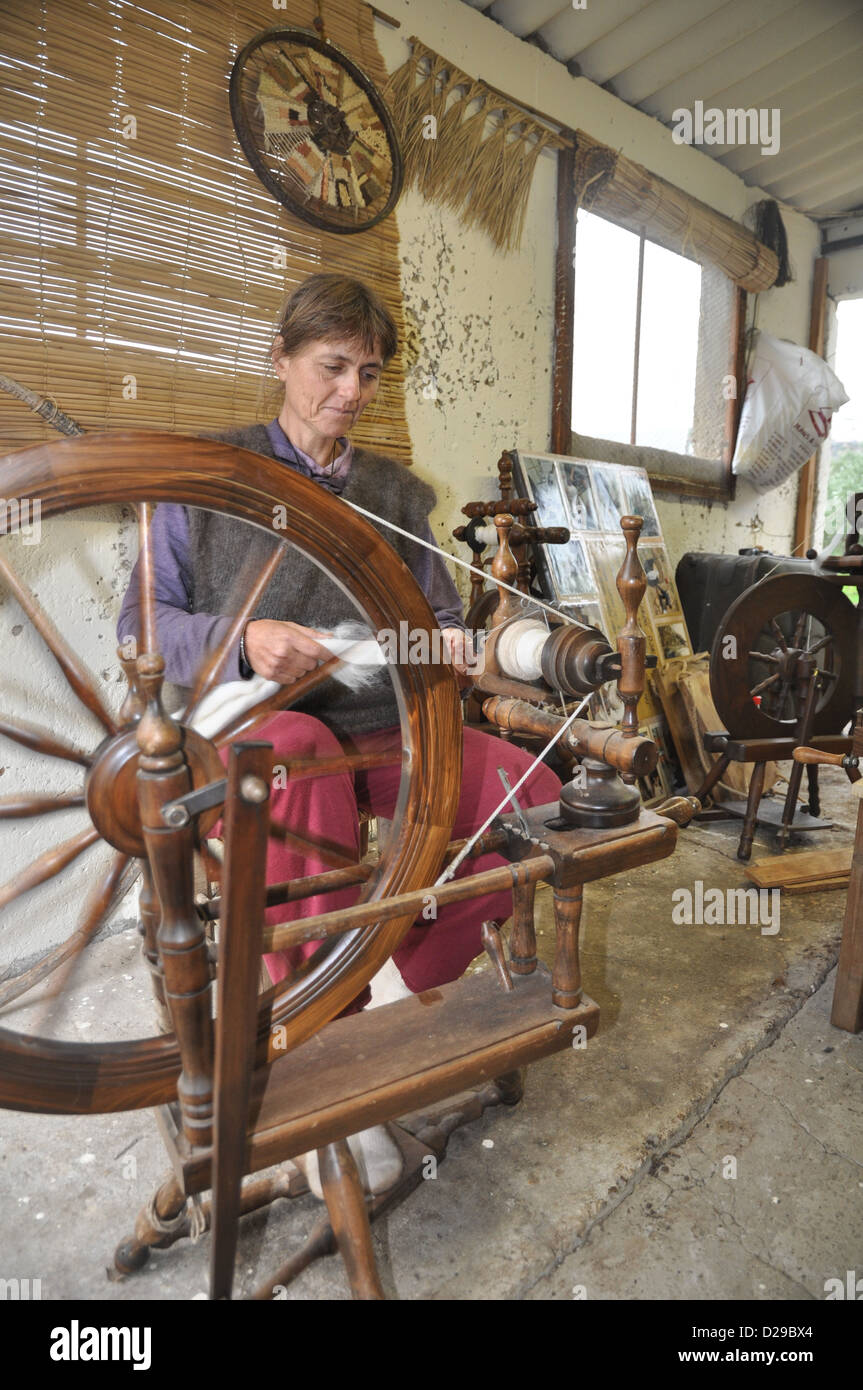Old Fashioned manual wool spinning wheel Stock Photo - Alamy
