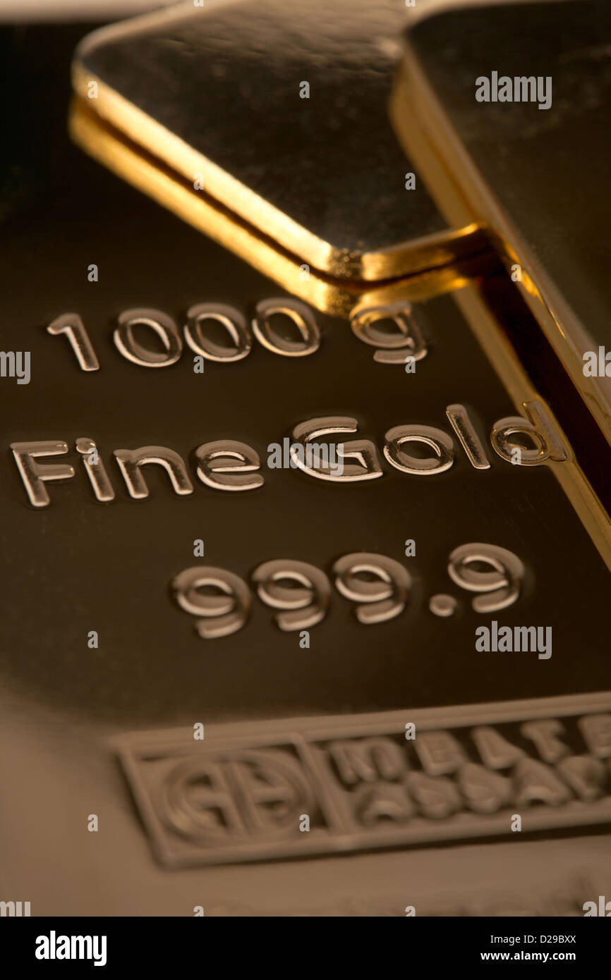 Bar of high quality gold. Favourable investment Stock Photo - Alamy