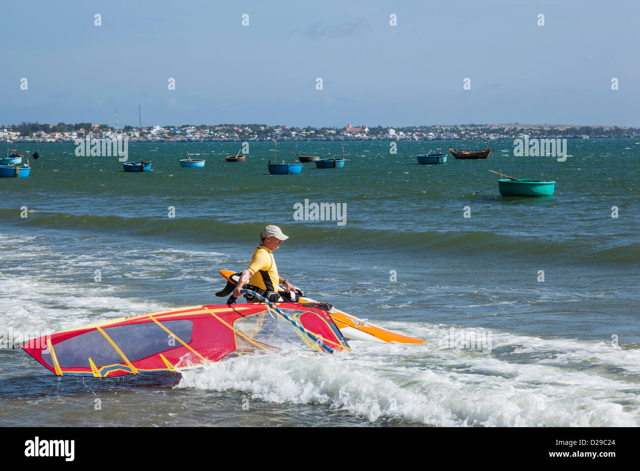 Windsurfing vietnam mui ne hi-res stock photography and images - Alamy