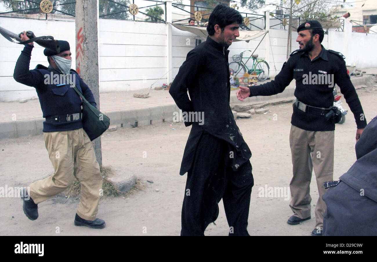 Police Baton Charge Stock Photos & Police Baton Charge Stock Images - Alamy