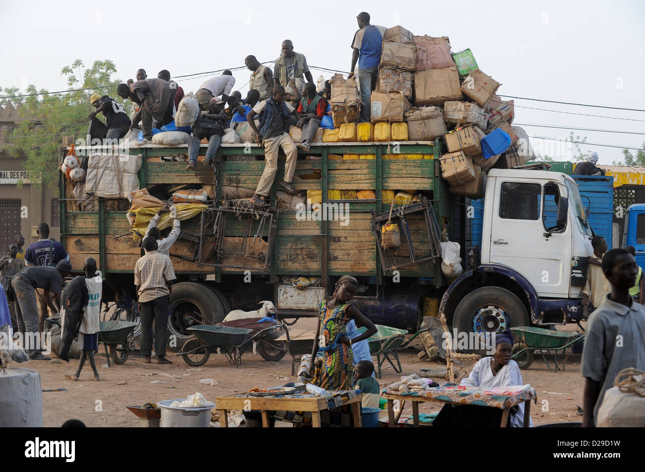 Africa mali market day in hi-res stock photography and images - Alamy