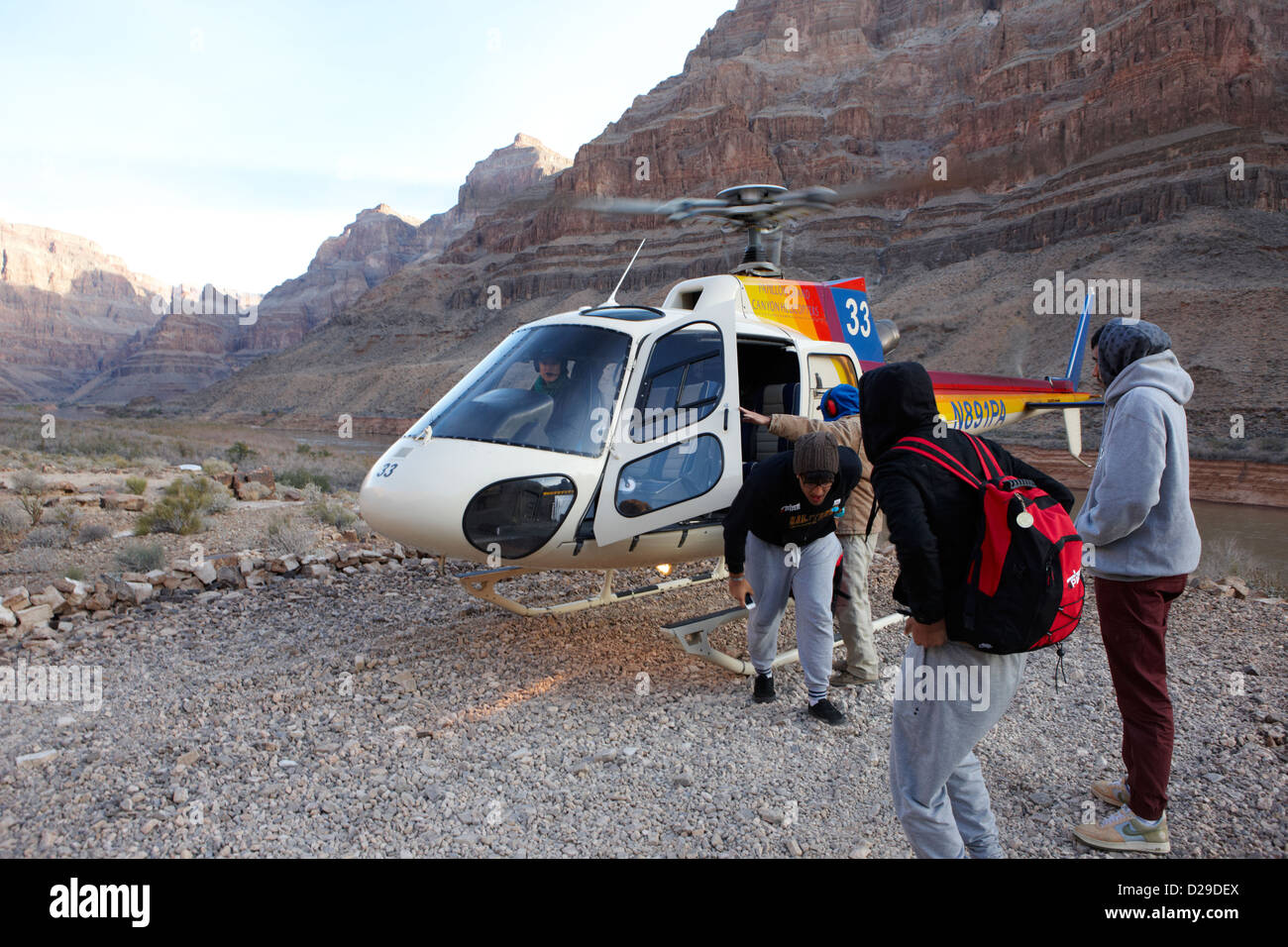 Helicopter unloading hi-res stock photography and images - Alamy