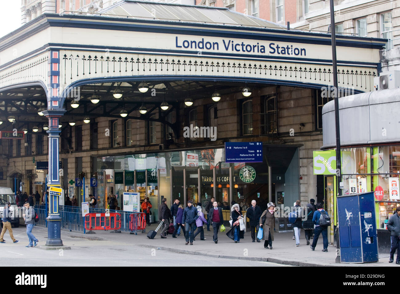 London Victoria Station Stock Photos & London Victoria Station Stock ...