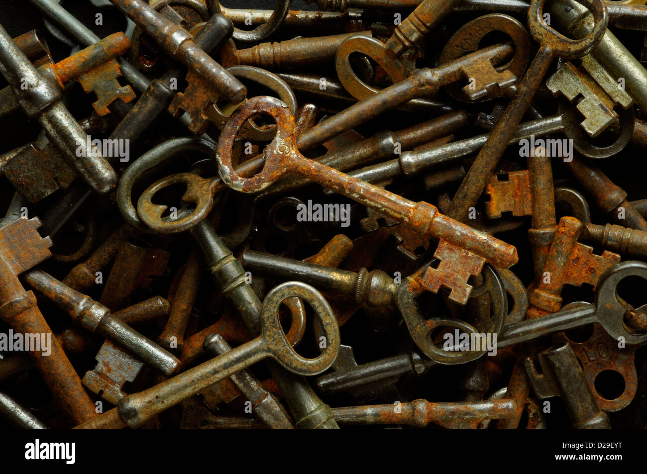 Pile of rusty skeleton keys Stock Photo - Alamy