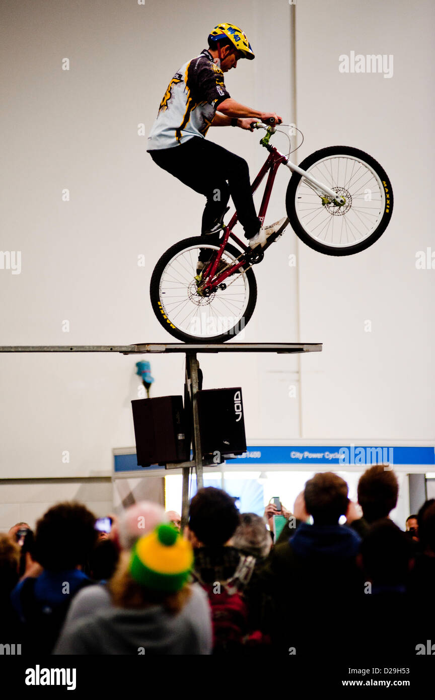 Bicycle acrobatic exhibition hi-res stock photography and images - Alamy